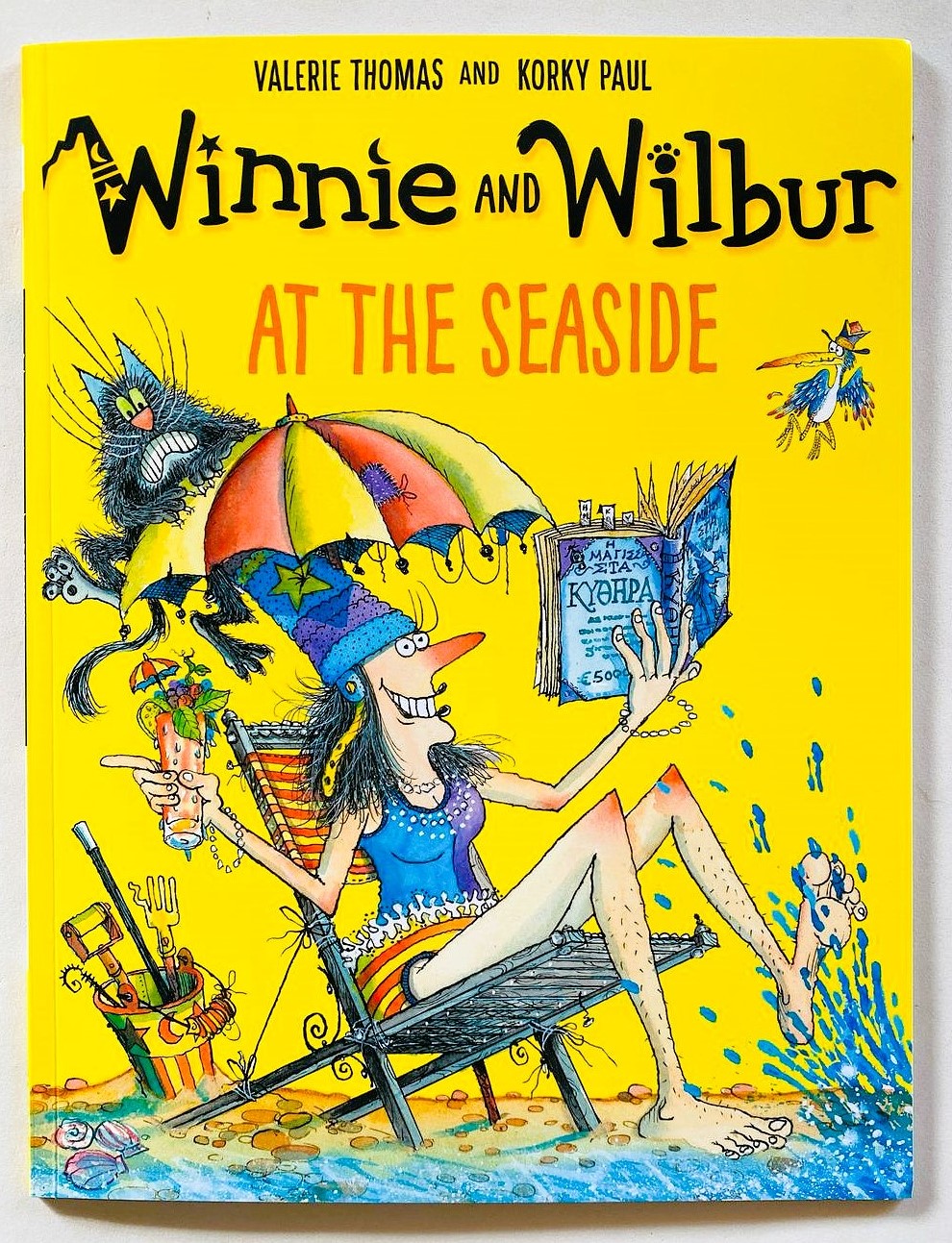 Winnie and Wilbur. At The Seaside - El Arca Libros y Juegos Infantiles